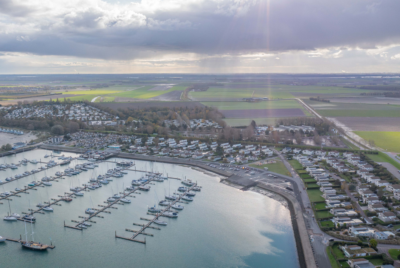Minder hectares en een maximaal aantal bedden: plannen Roompot Beach ...