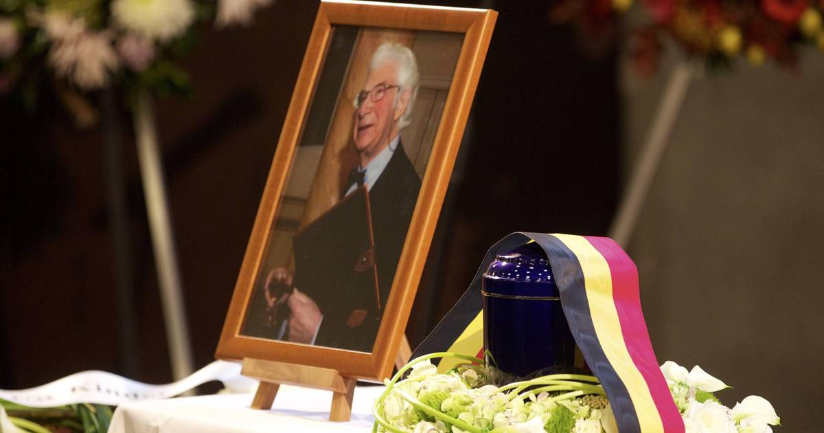 Europees Parlement houdt minuut stilte voor Willy De Clercq ...