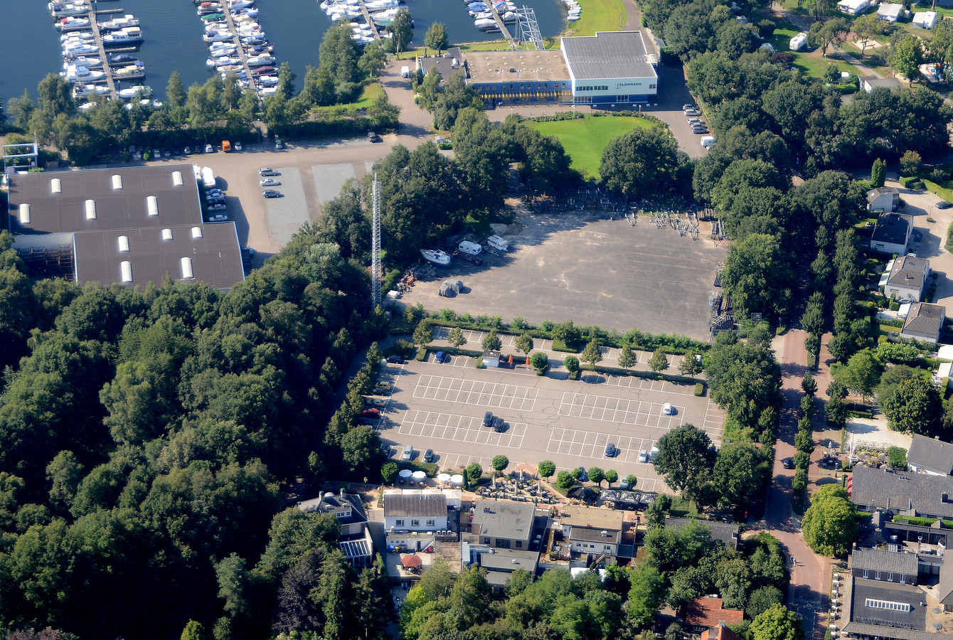 Een promenade in Plasmolen die je naar de Mookerplas voert en veel ...