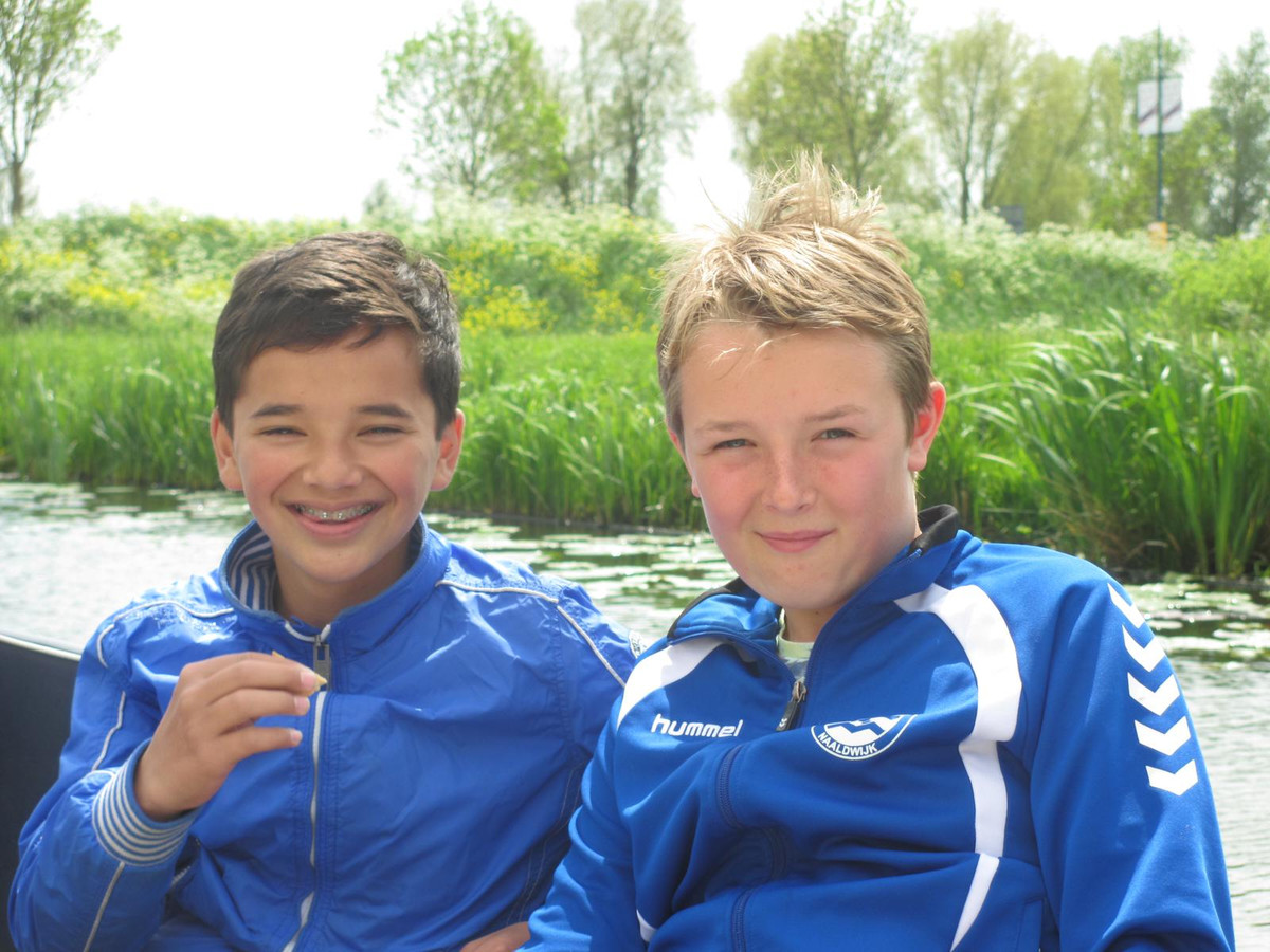 Jim (17) werd doodgereden, maar één jaar later lachen zijn vrienden nog ...