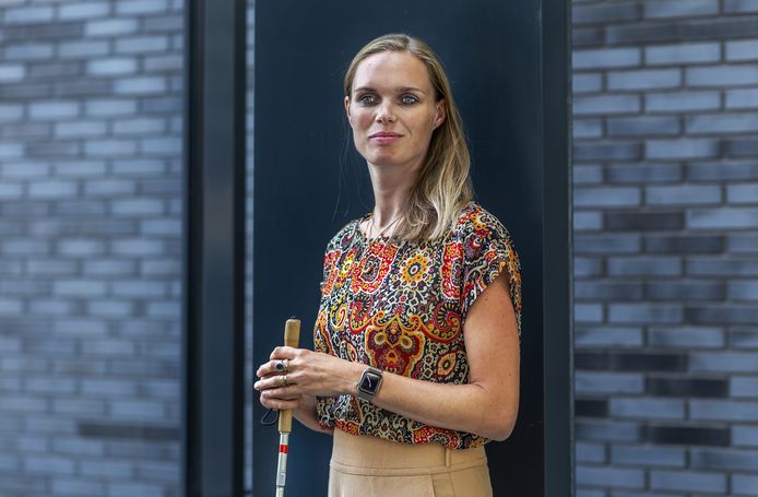 ‘Bijna blind’ TikTok-fenomeen Tjarda Struik nieuwe burgemeester ...