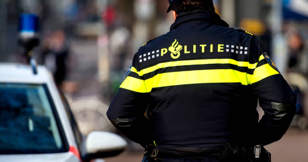 Politie in Rotterdam schiet man neer die twee mensen en een agent met ...