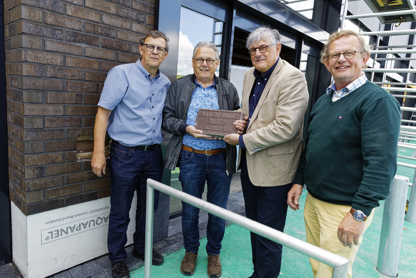 Broers Merks leggen 64 jaar na dato opnieuw dezelfde eerste steen, nu bij AH Zaltbommel | Foto ...