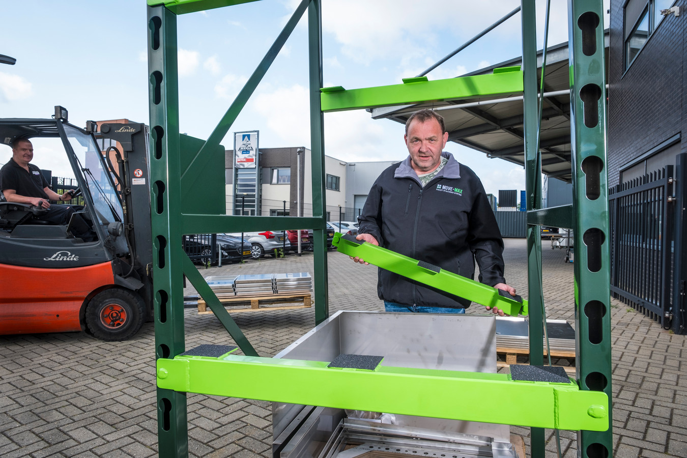 'Zoveel vrachtwagens vervoeren vooral lucht', en dus komt Gerard uit ...