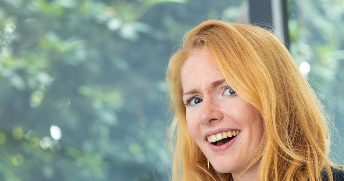 Carmen (19) was doodsbang om te bellen, nu helpt ze andere jongeren van ...