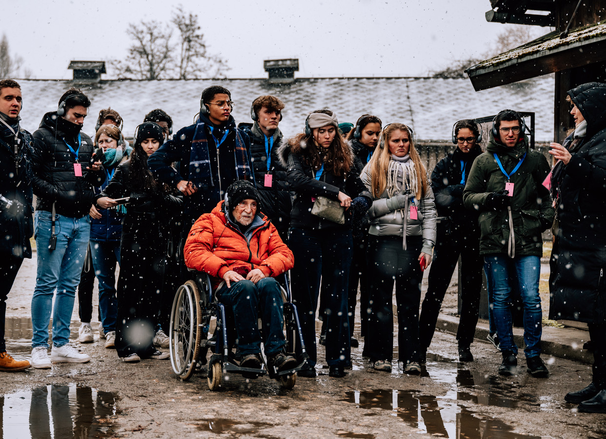 REPORTAGE. Belgische holocaustoverlever Simon (91) leidt jongeren rond ...