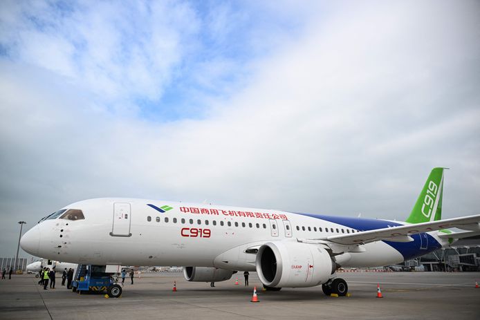 China presenteert eerste in eigen land geproduceerde lijnvliegtuig C919 in Hongkong | Buitenland ...