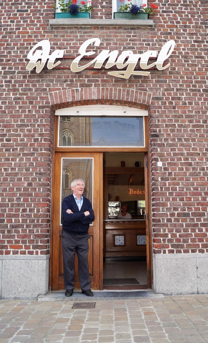 Familie neemt moeilijke beslissing na ziekenhuisopname oudste cafébaas ...