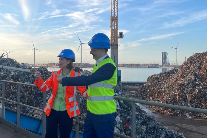 Premier De Croo brengt bezoek aan Belgian Scrap Terminal naar ...