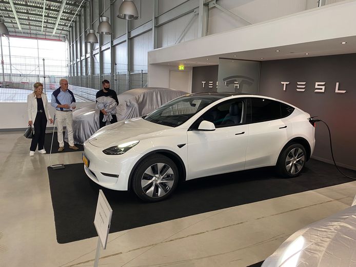 Twee jaar wachten op je nieuwe Tesla: ‘Ik reed vanmorgen heel ...
