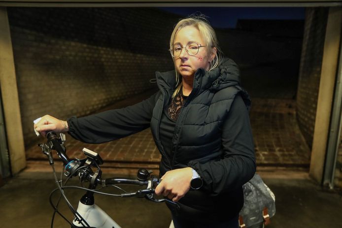 Inge (43) uit Peer botst met bestuurder van speed pedelec: “Gebarsten ...