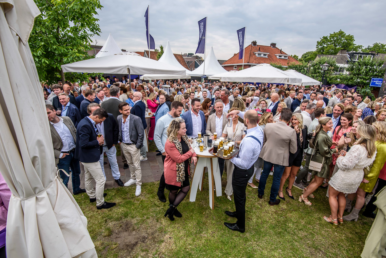 Recordbedrag bij Oldenzaals haringsfeest in Palthetuin | Foto | tubantia.nl