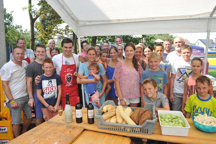 Opbrengst barbecue voor Gert naar UZ Pellenberg | Lier | hln.be