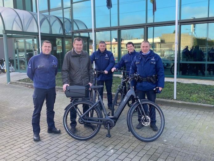 Wijkinspecteurs politiezone Midow op toer met 13 nieuwe elektrische ...