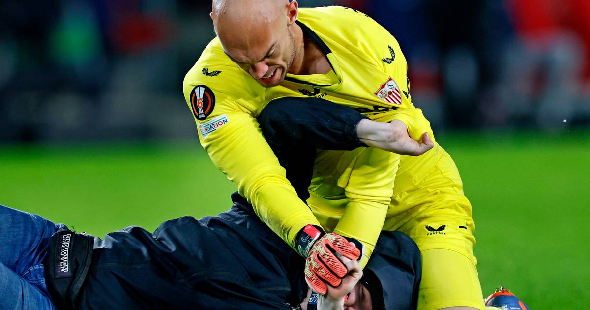 Veldbestormer bij PSV is 20-jarige man uit Roermond, was dronken toen ...