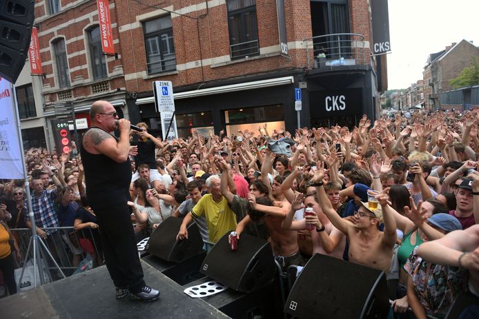 FOTOREPO en VIDEO De optredens mochten weer op de Leuvense Jaarmarkt ...