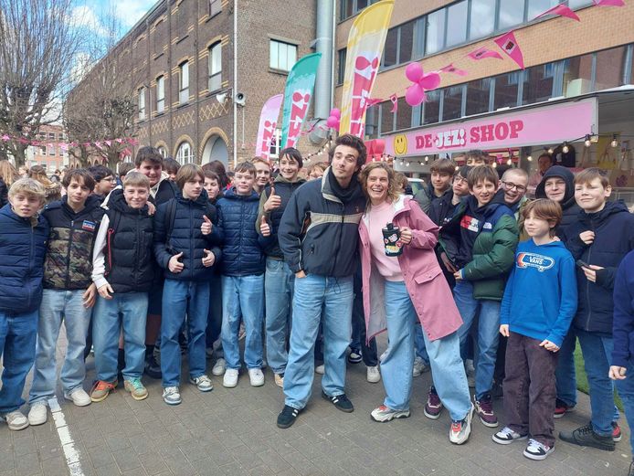 Aaron Blommaert en Dina Tersago op bezoek bij VTI Roeselare voor Jez ...