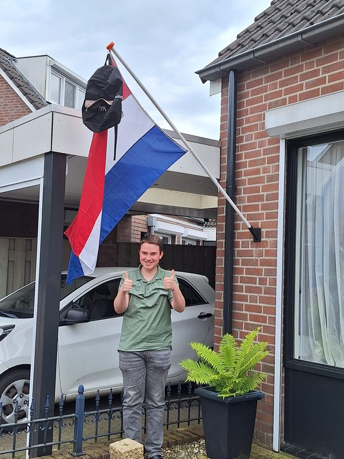 De vlag mag uit en de tas opgehangen: deze kanjers zijn geslaagd voor ...