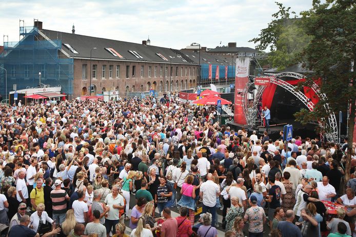 Tranen van Van Cooth zet in op verjonging en betaald bier | Breda ...