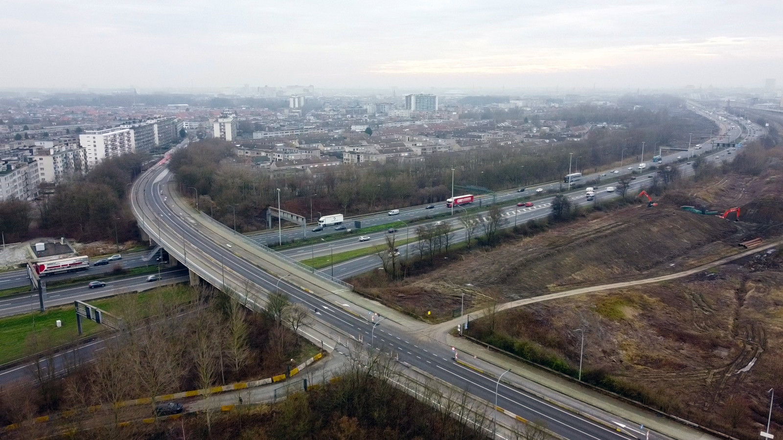 Voorwerp op de R1 richting Nederland: linkerrijstrook versperd | Foto ...