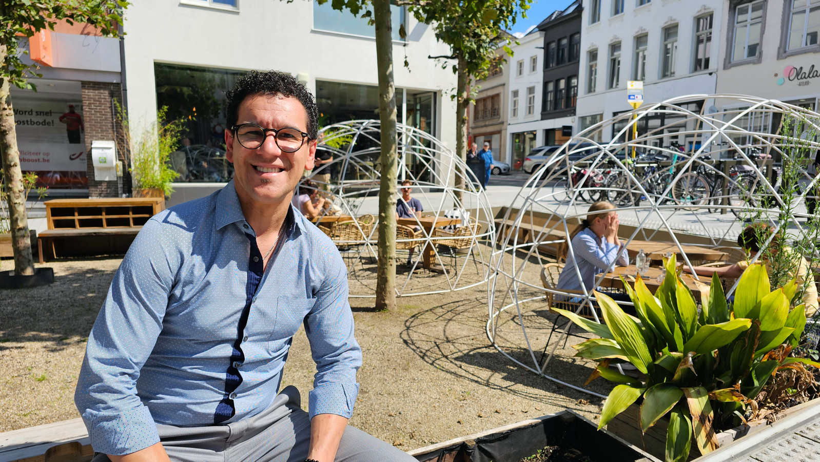 NET OPEN. Boho Bar springt uit de band met opvallend terras: “Willen ...