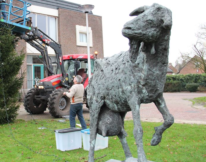 Beeld Sanegeit tijdelijk weg uit Huijbergen | Kapellen | hln.be