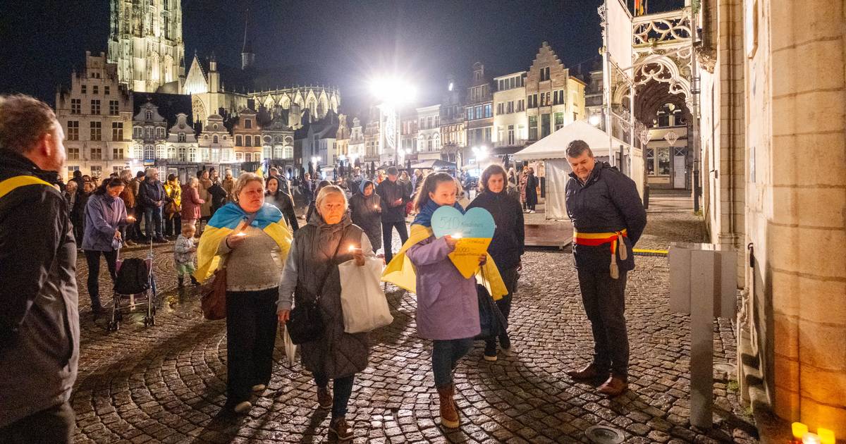 Mechelaars houden wake voor oorlogskinderen: “Moeten de wereld een ...