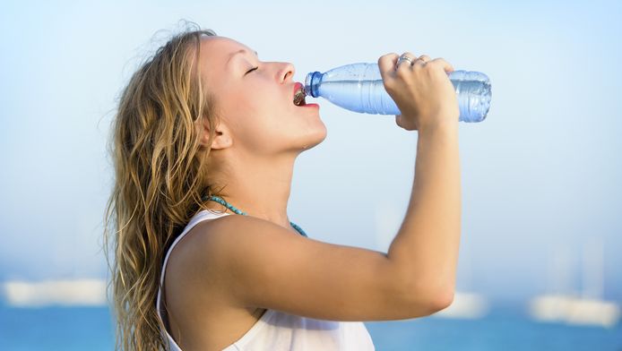 Boire trop d'eau: les ravages sur la santé | Santé & bien-être | 7sur7.be
