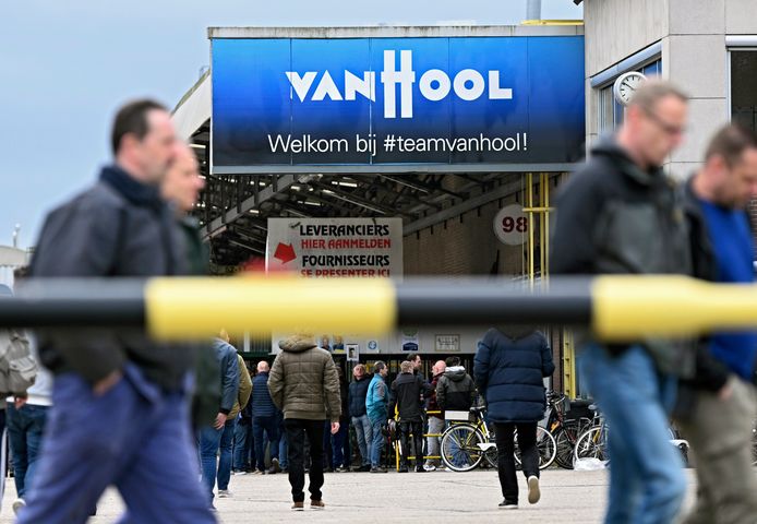 Nog maar één scenario over voor Van Hool: dit staat de busbouwer (en ...