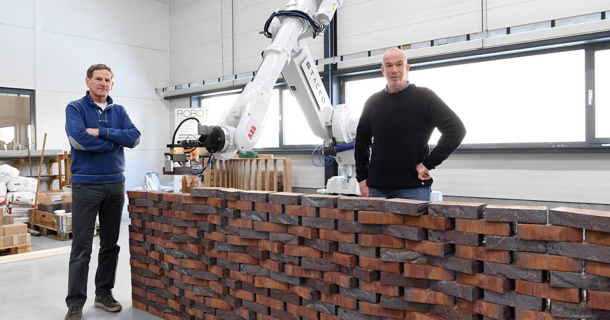 In Moergestel wordt een metselrobot steeds slimmer | Tilburg | AD.nl