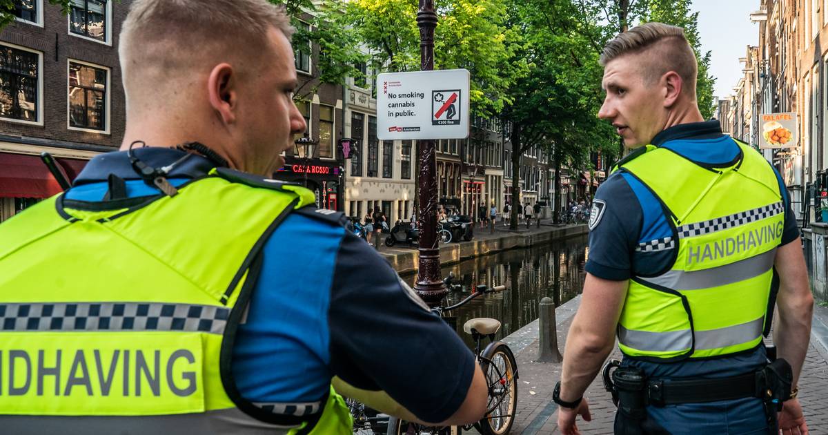 Handhavers mogen in het nieuwe jaar fietsers en voetgangers beboeten ...
