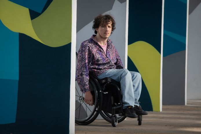 Sander is eerste acteur in rolstoel met diploma op zak: “Natuurlijk ...
