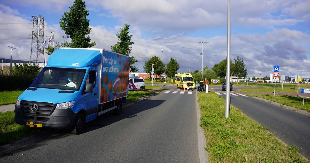 Wielrenner raakt gewond bij botsing met bestelbus in Zwolle | 112 nieuws Zwolle | destentor.nl