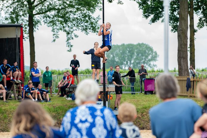Hoe dat Friese fierljeppen in een dorpje 117 kilometer verderop een ...