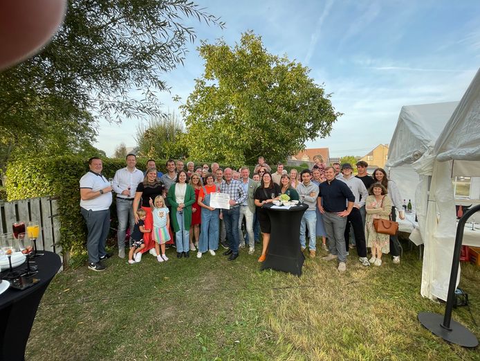 Buren van de Kouter vieren samen feest | Merchtem | hln.be