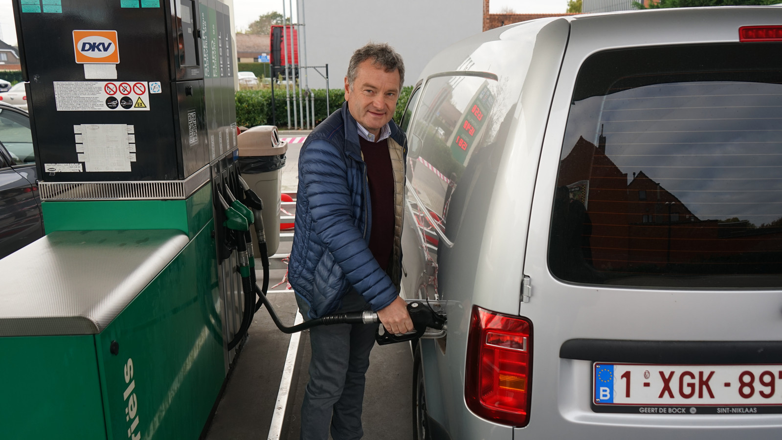 REPORTAGE. Wij schoven aan in de file van de goedkoopste tankstations ...