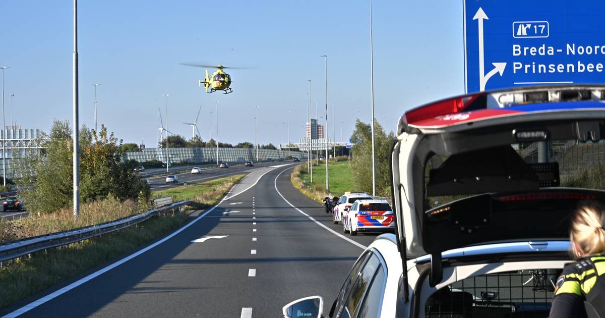 Twee motorrijders zwaargewond bij ongeval op A58 bij Breda, twee traumahelikopters ingeschakeld ...