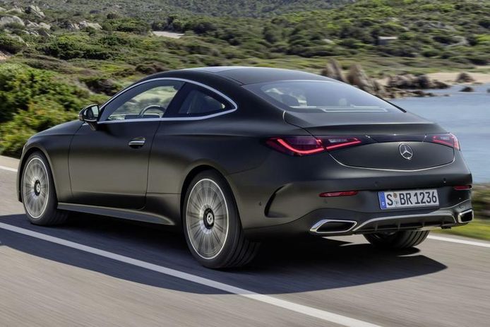 Klassiek gelijnde Mercedes CLE vervangt twee modellen uit het verleden ...