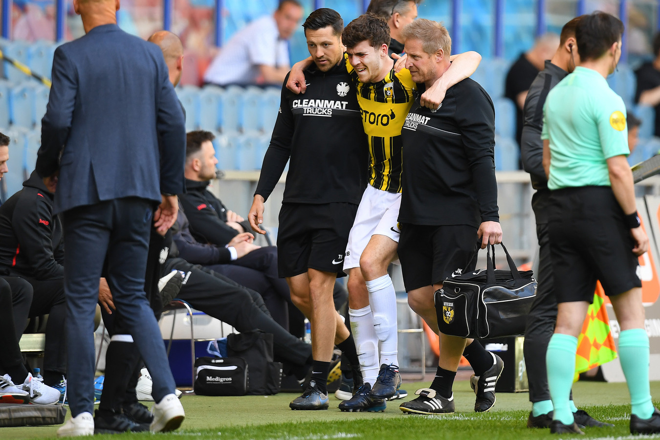 Coach Letsch vreest einde seizoen bij Vitesse voor Jacob Rasmussen ...