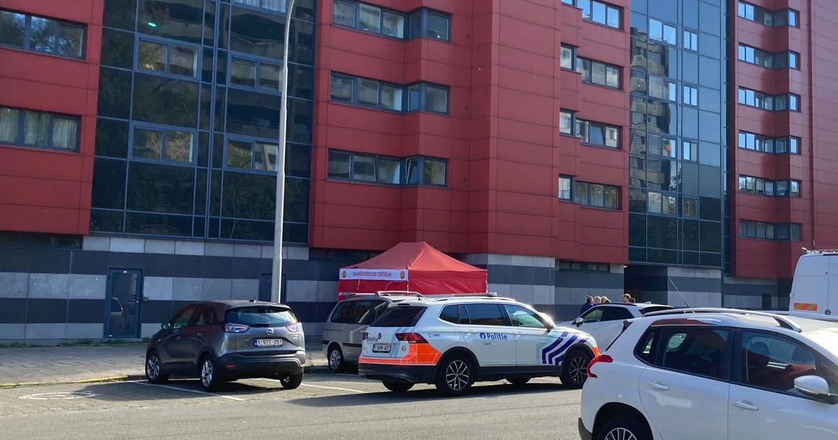 Verdacht overlijden in Nieuw Gent: bejaarde vrouw dood aangetroffen op straat | Gent | hln.be