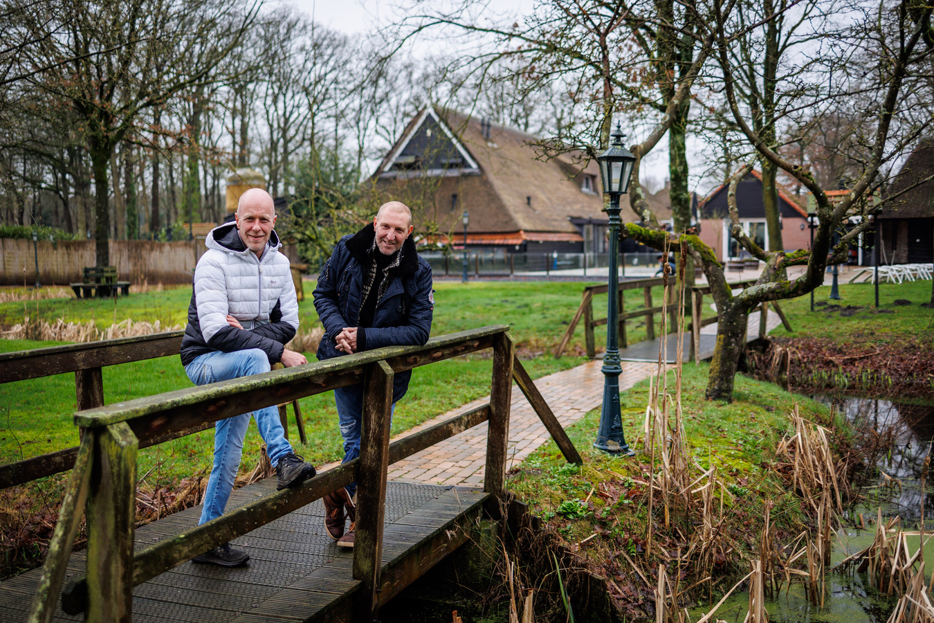 Het sauna-avontuur van campingbazen Robbin en Erik is bijna 16.000 ...