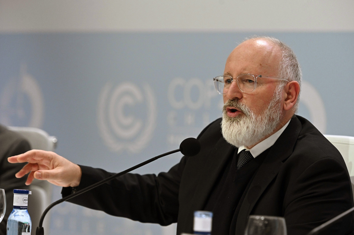 Frans Timmermans voelt zich er prettig bij en laat daarom zijn baard ...