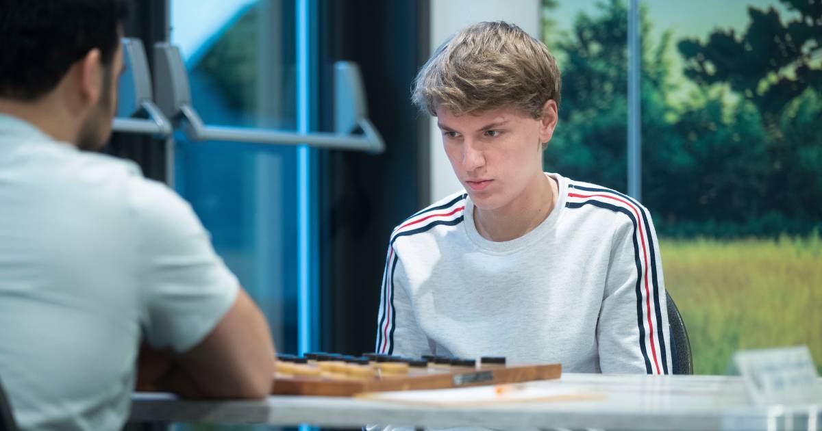 Simon Harmsma (17) geniet van elke dag op NK dammen: ‘Ik hoop nog een paar stunts uit te halen ...