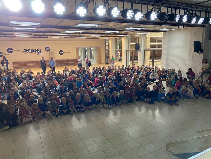 Leerlingen SJB basisschool en De Toekomst trappen High Five-project af | Avelgem | hln.be