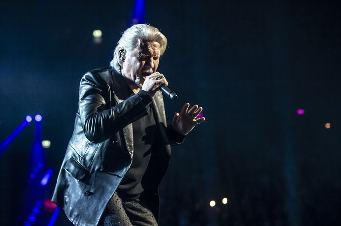 Johnny Logan gastartiest in halve finale Eurovisie Songfestival ...