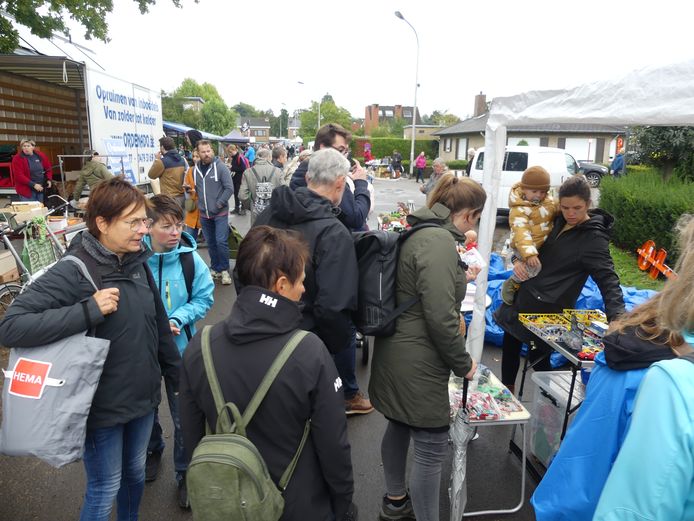 Vroeg regenweer houdt deel marktkramers weg van Kaaifeesten, bezoekers ...
