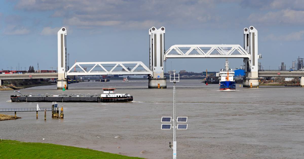 Technische storing bij Botlekbrug duurt voort: ook morgen oponthoud ...