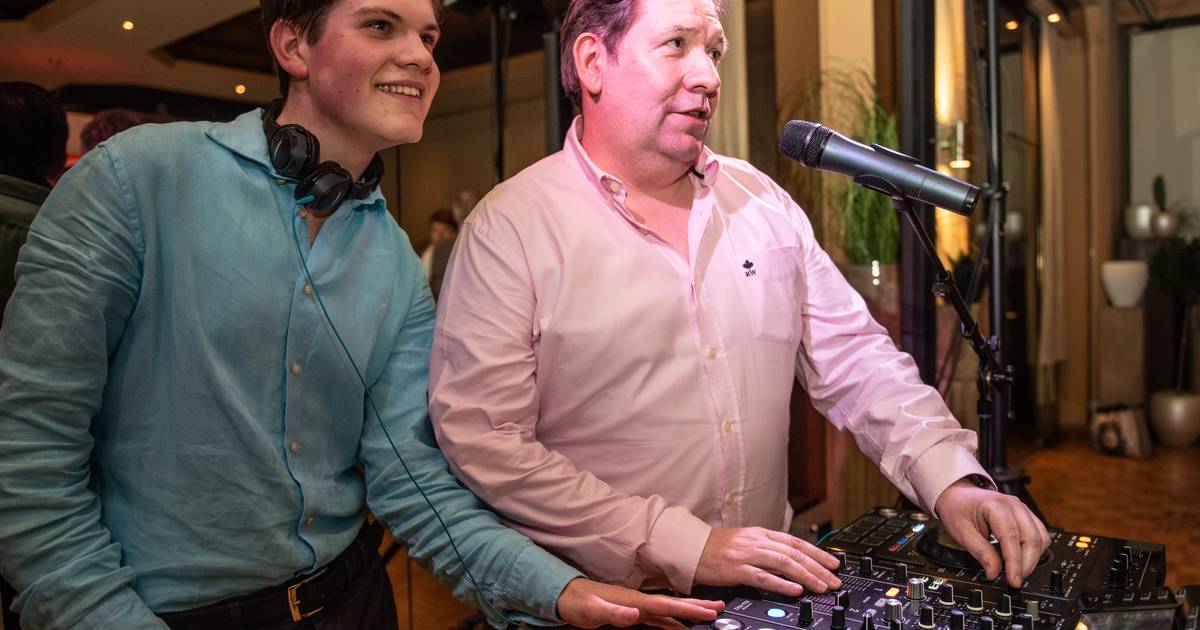 Vader Marc is twintig jaar dj, zoon Eric treedt in zijn voetsporen: “Een volle dansvloer op jouw ...