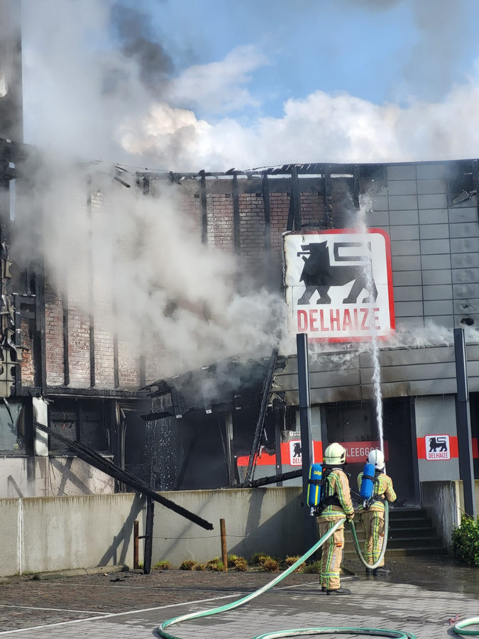 Zware brand in Delhaize-vestiging in Wetteren: 35-tal klanten en ...