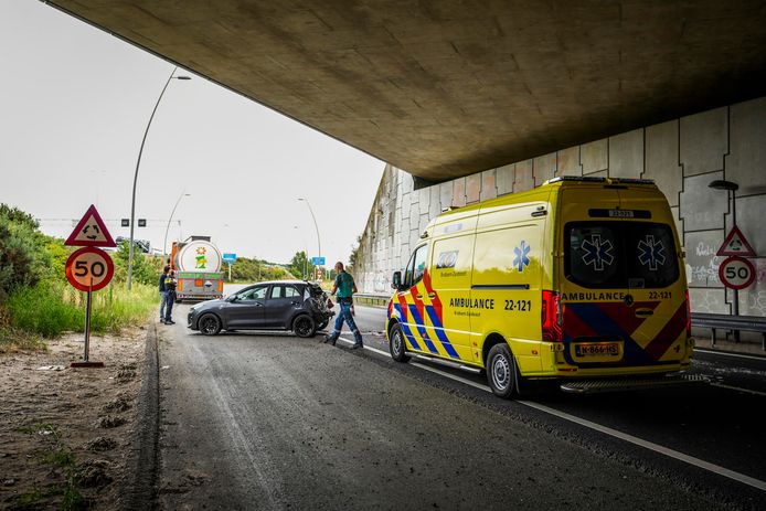Automobilist raakt gewond bij ongeluk op N2 ter hoogte van Leenderheide ...